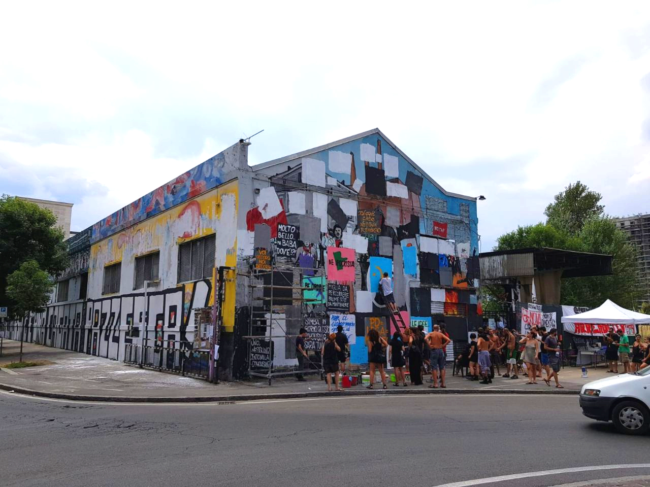 XM24 cancella i suoi murales: “non vi farete belli della nostra storia ...