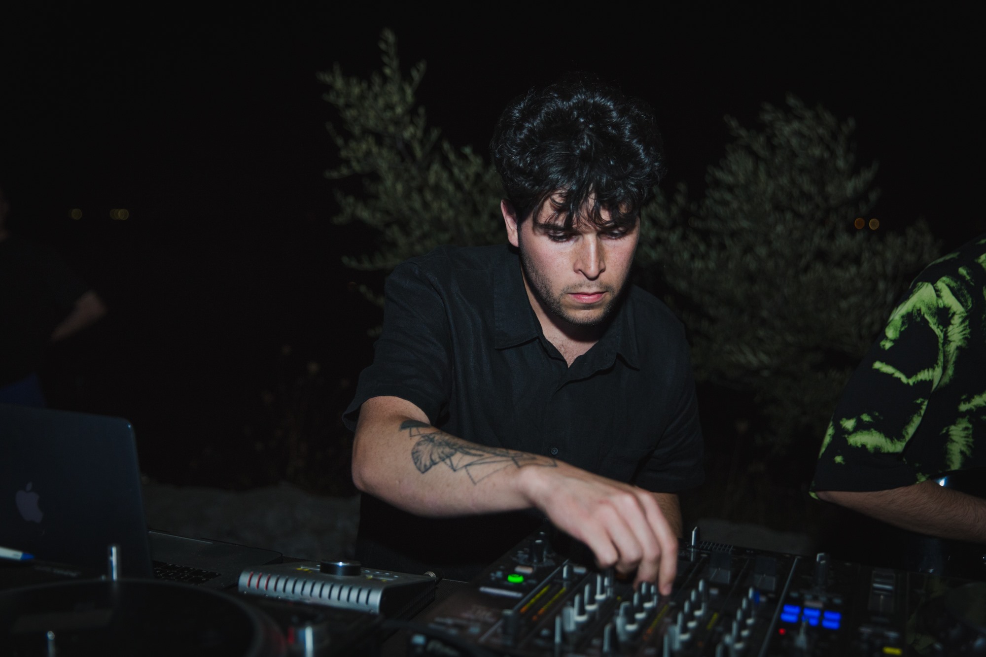 Resistance w/ Z.I.P.P.O. + Endrew | Zero