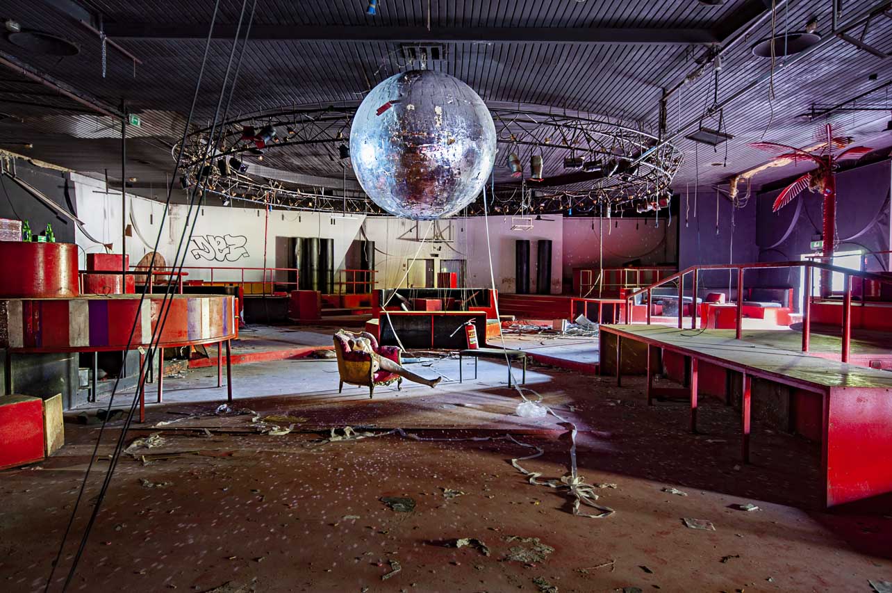 Dusty Dancing – Images from silence | Zero