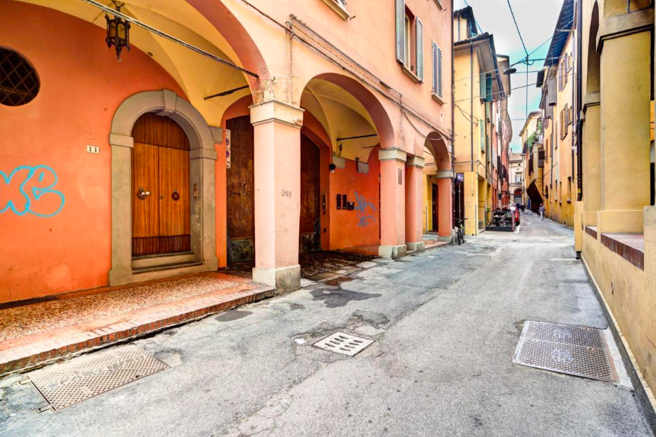 Le “strade strette” della zona universitaria in festa per «riattivare ...
