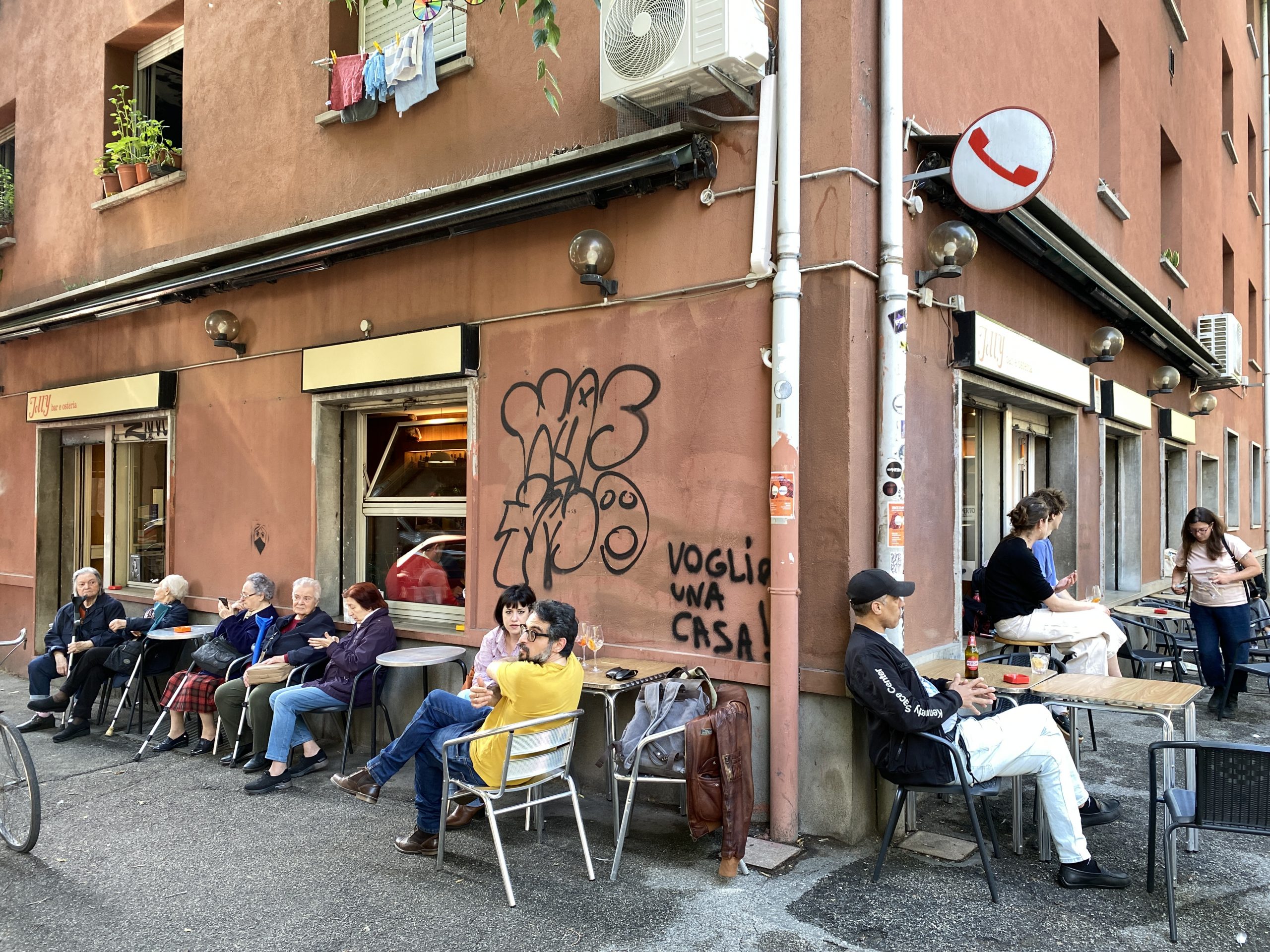 La nuova vita del Jolly: un bar/osteria di quartiere e per il quartiere ...